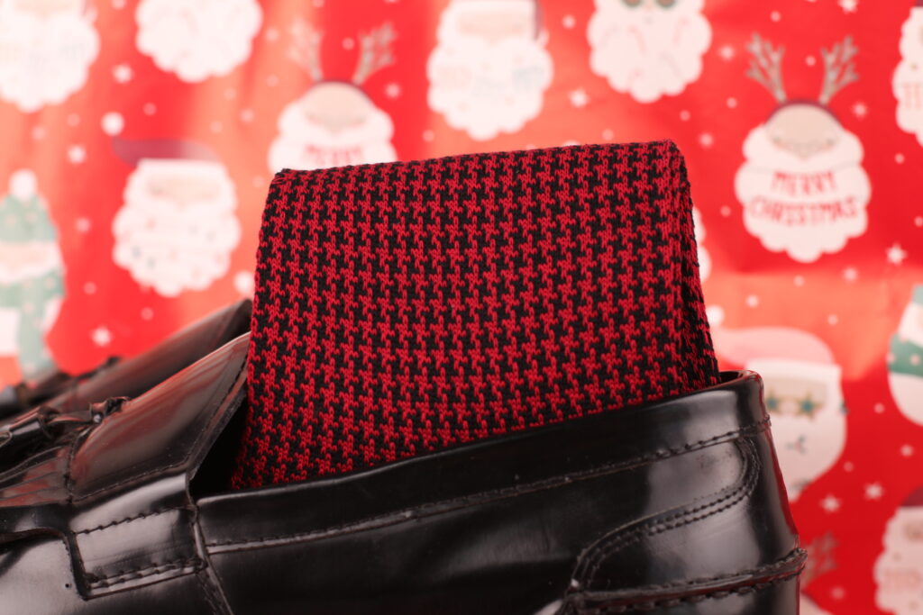 Black Red Socks for Men – Houndstooth Pattern – Celchuk